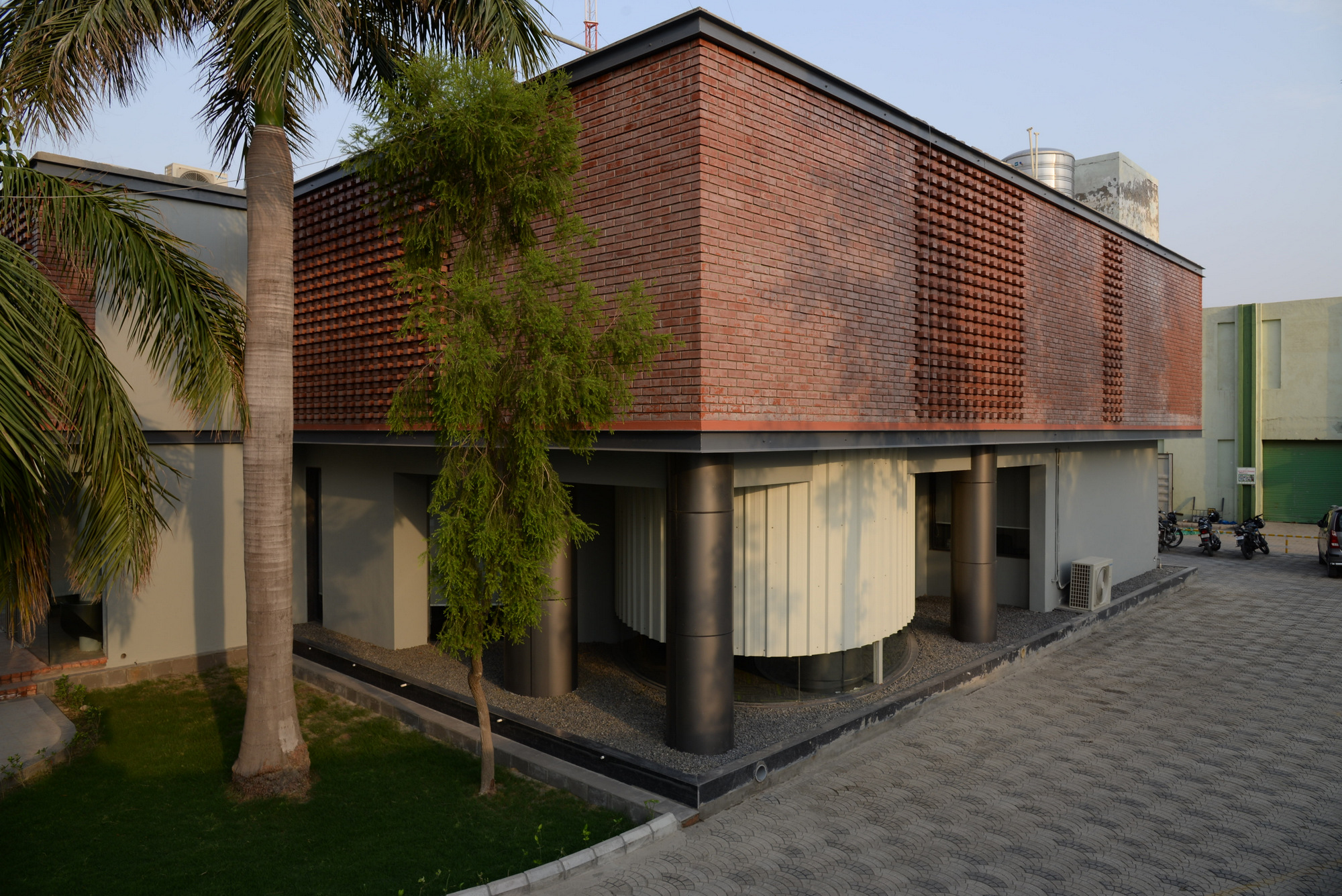 Nature Bio-Foods Ltd office by Urbanscape Architects - Commercial ...