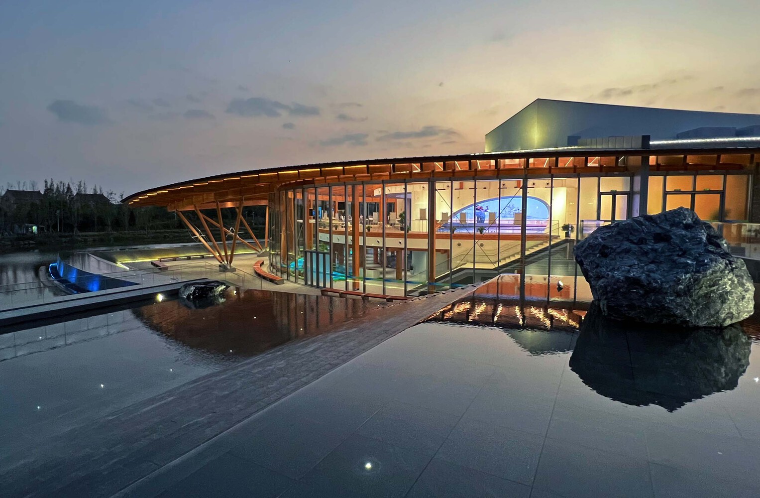 Floating Leaf Office Building by GREEN ARCHITECTS - Commercial Design India