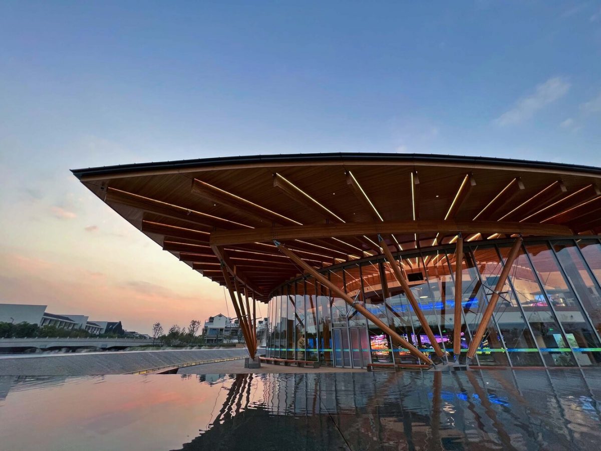 Floating Leaf Office Building by GREEN ARCHITECTS - Commercial Design India