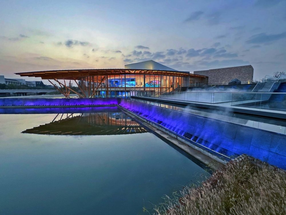 Floating Leaf Office Building by GREEN ARCHITECTS - Commercial Design India