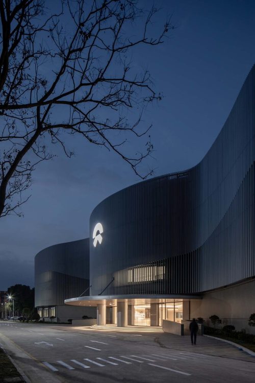 Reviving industrial factory into a flamboyant store - NIO Delivery ...