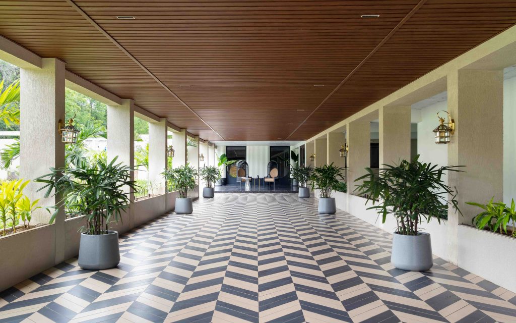 Mastering the fusion of 'patterns' and 'textures' in commercial ...