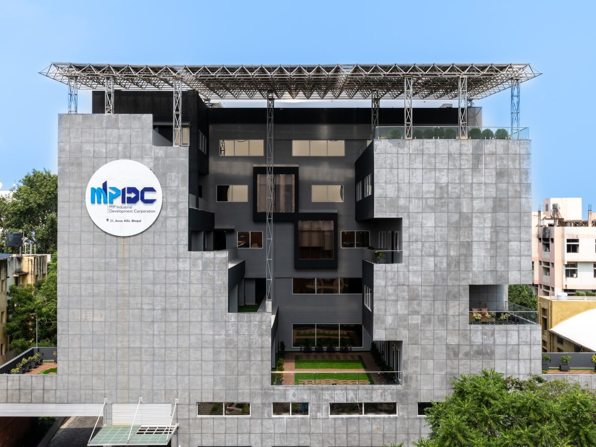 Step inside the Menzis Office Building by de Architekten Cie: A 12 ...