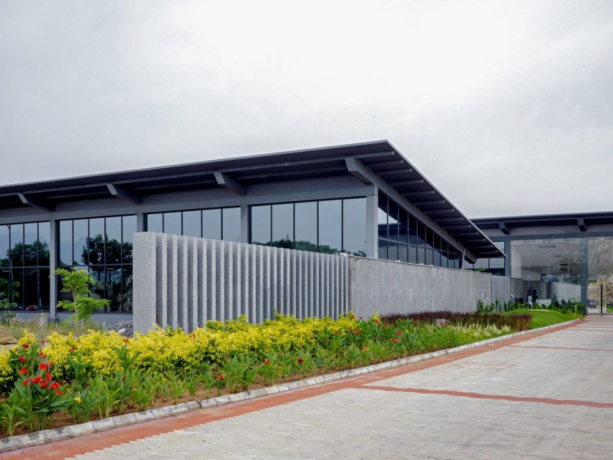 Step inside the Menzis Office Building by de Architekten Cie: A 12 ...