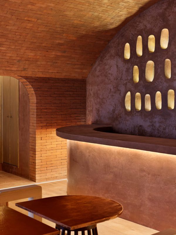 Exploring the art of shadows: Mezcalería Maguey store by Daniela Bucio Sistos // Taller de ...