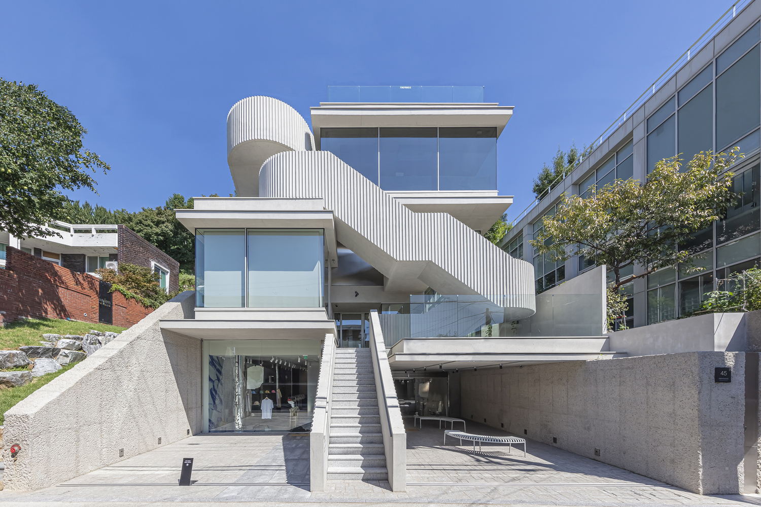 Catch hold of spatial-experience at this unique commercial gathering ...