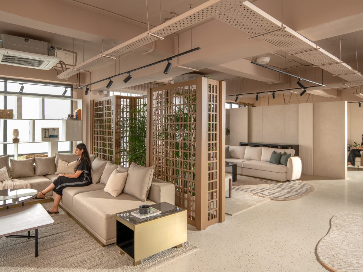 Studio IAAD transforms APT Office in New Delhi with the fusion of warm ...