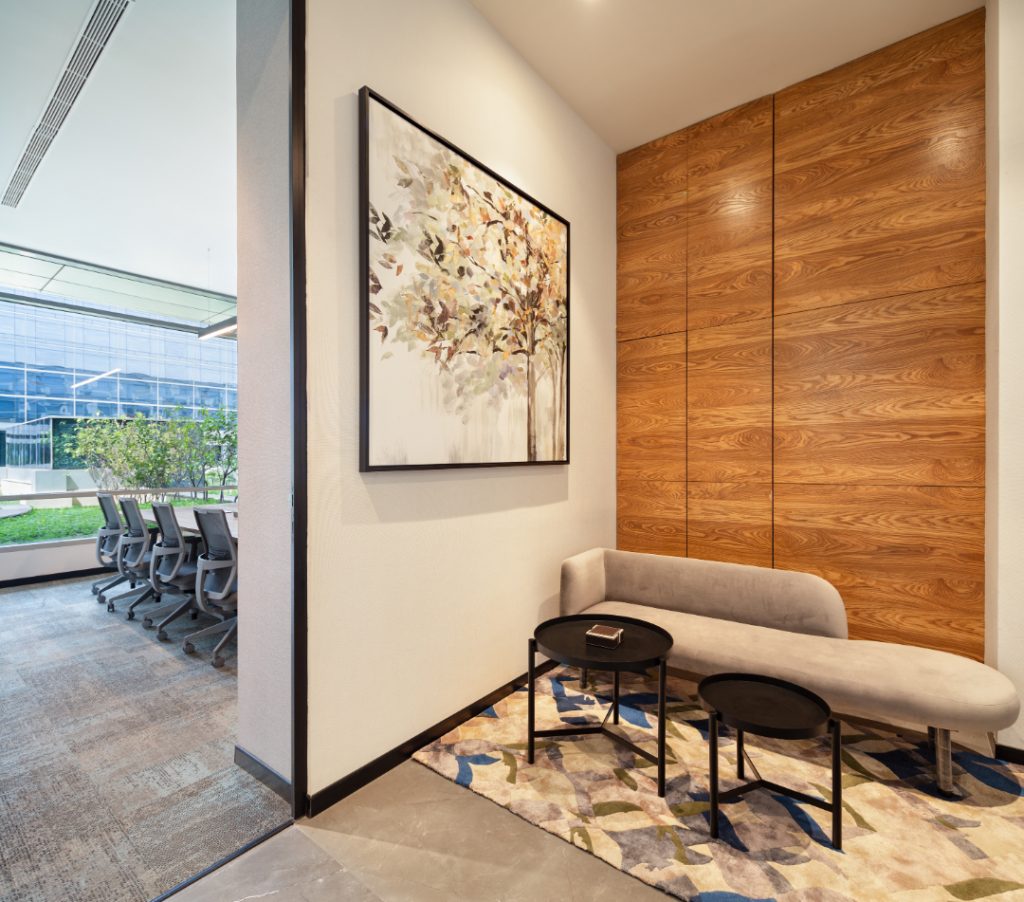 Studio IAAD transforms APT Office in New Delhi with the fusion of warm ...