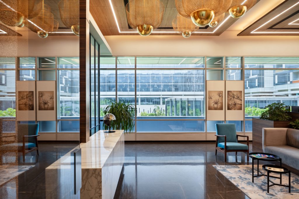 Studio IAAD transforms APT Office in New Delhi with the fusion of warm ...