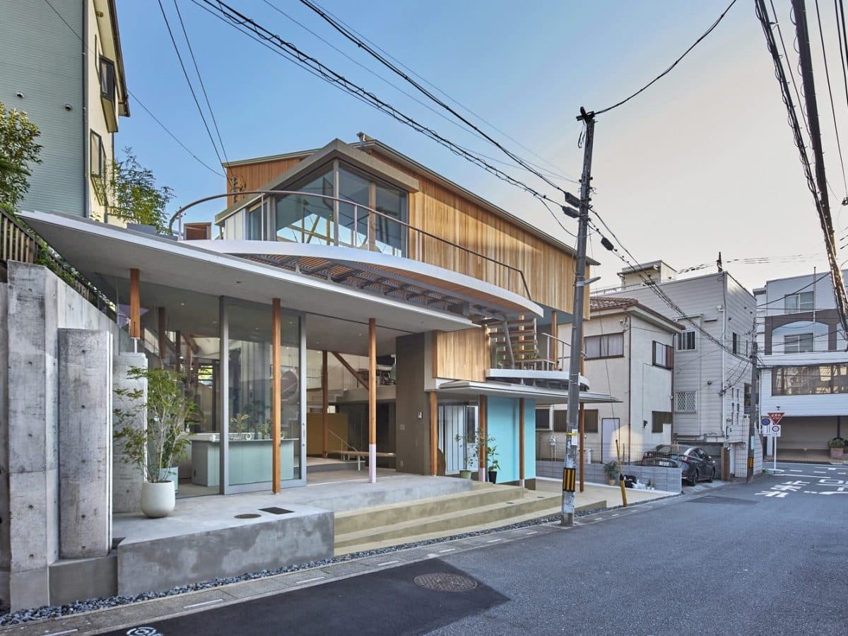 Blue Box Office: fusing nature and workspace by Eureka + HHO + Keio Architecture Sano Lab ...