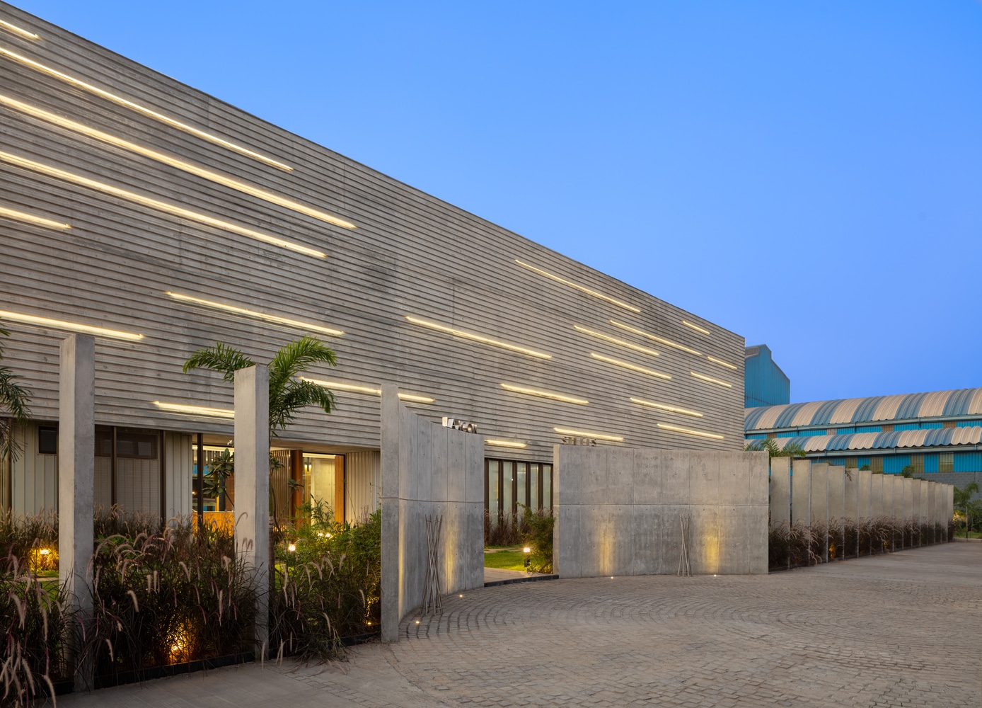 Industrial elegance: Laxcon Steel Plant office by Urbanscape Architects ...