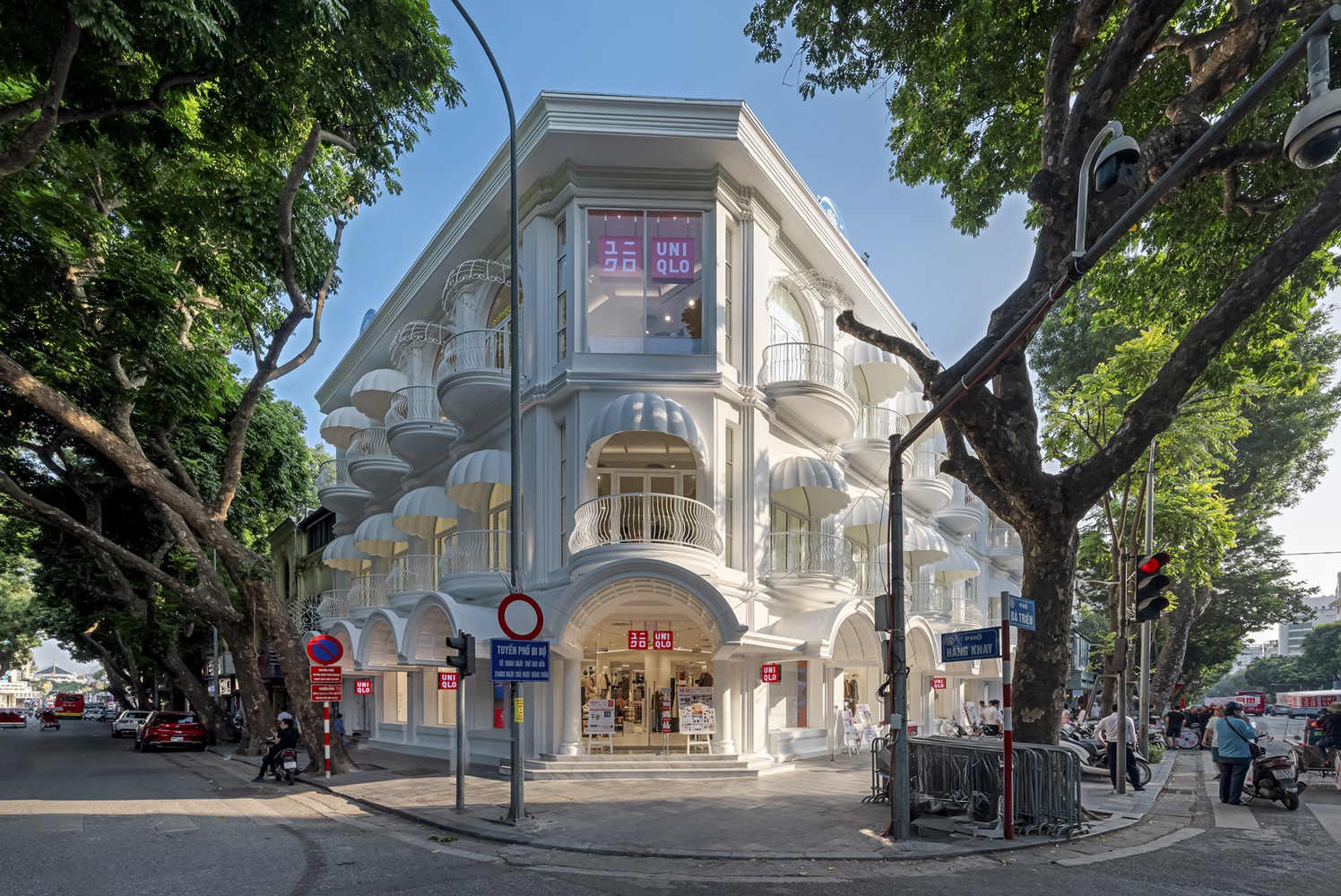Uniqlo Flagship Store Hanoi by RED DESIGN GROUP - VIETNAM: Blending modern retail with historic ...