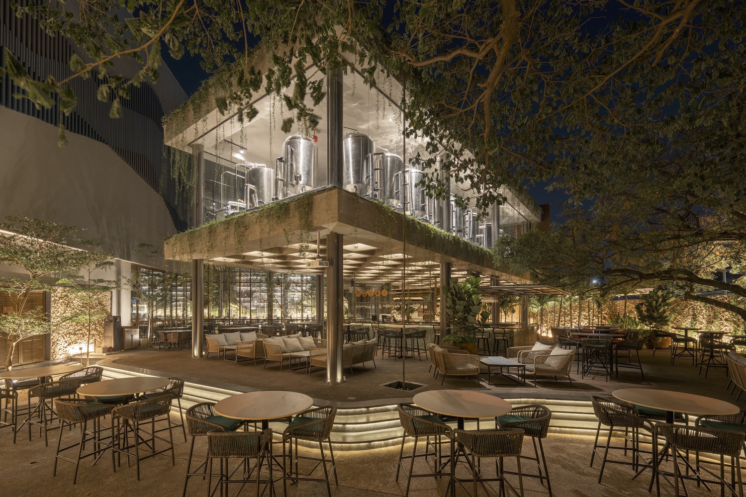 Babylon Bar and Kitchen by 23 Degrees Design Shift: An architectural ...