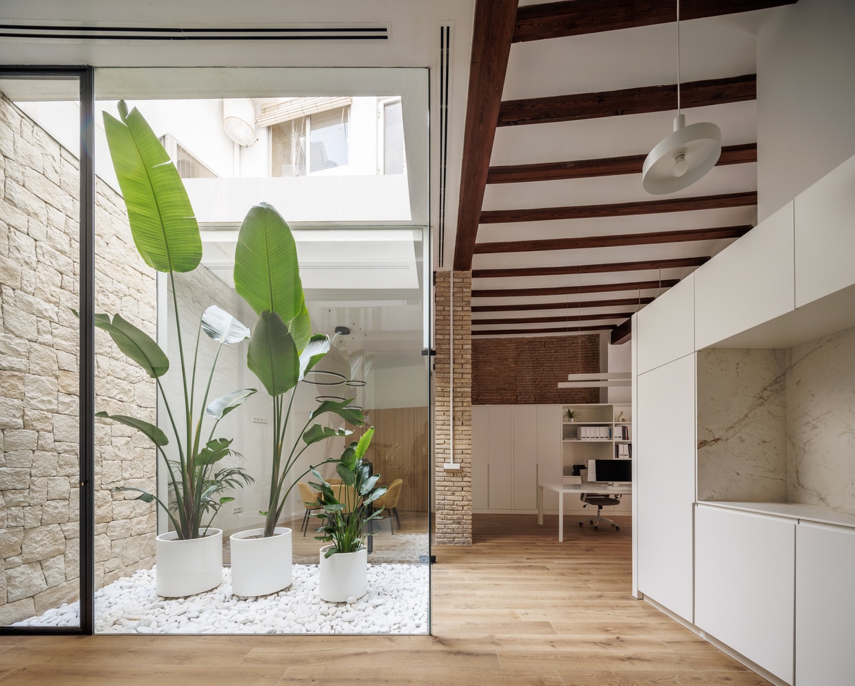 ESPAI HB Office by HB Estudi d'Arquitectura: Transforming a warehouse ...