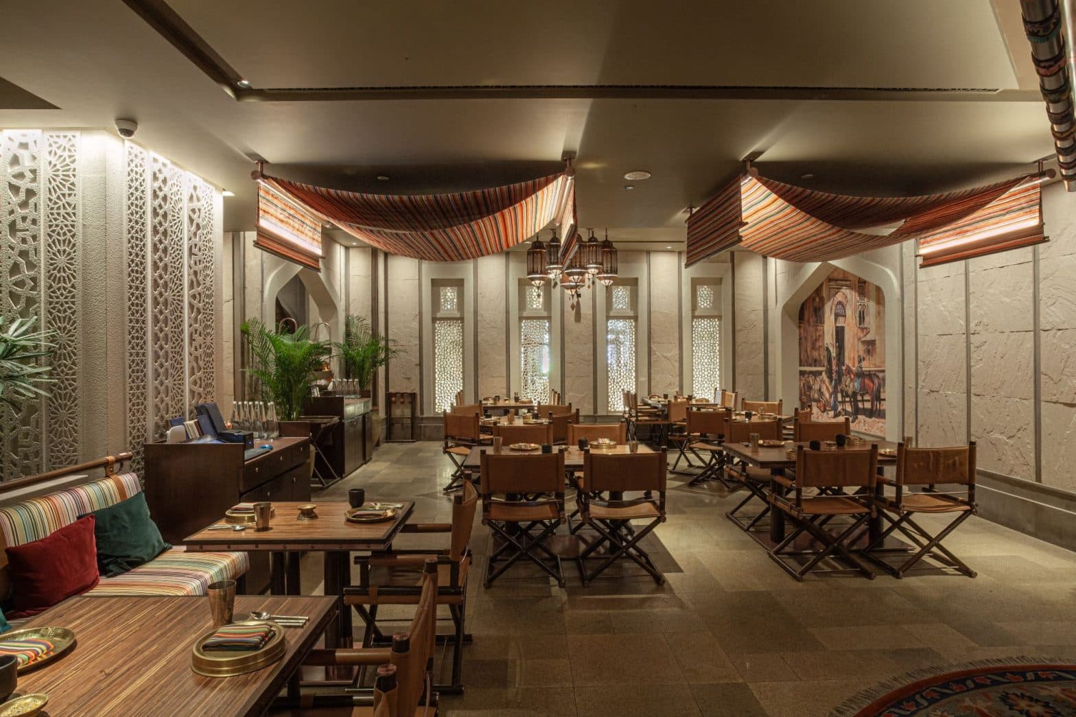 Loya at Taj Hotel New Delhi, by Fab Interiors: A masterpiece of ...