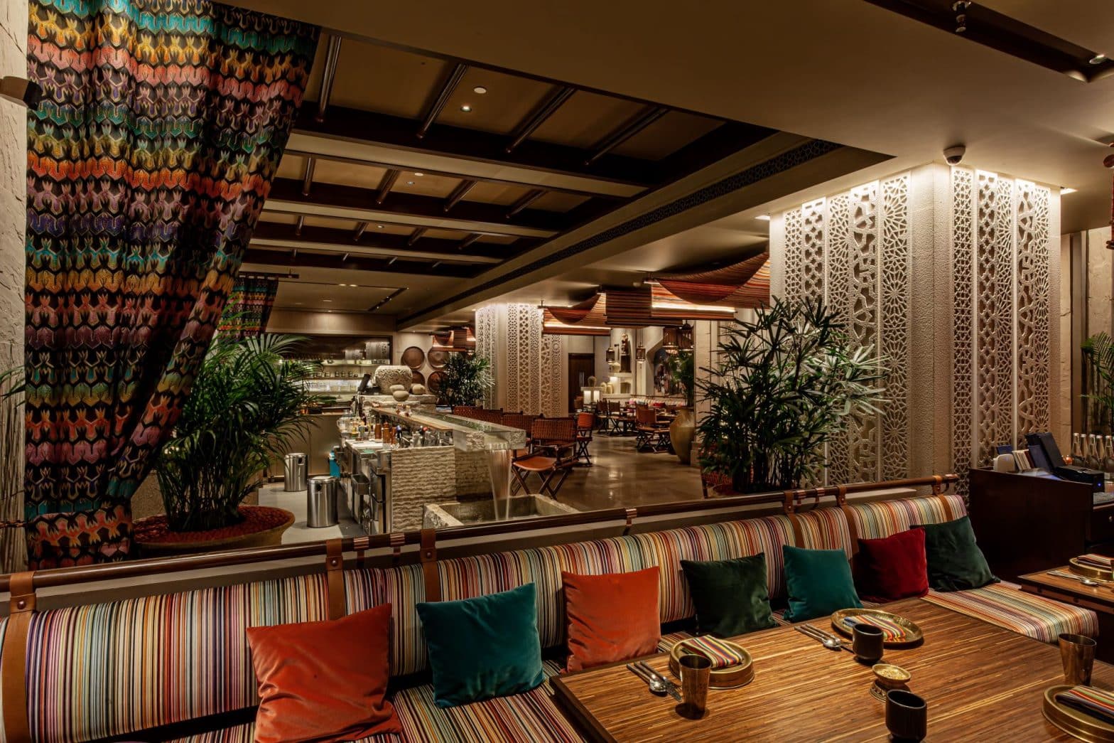 Loya at Taj Hotel New Delhi, by Fab Interiors: A masterpiece of ...