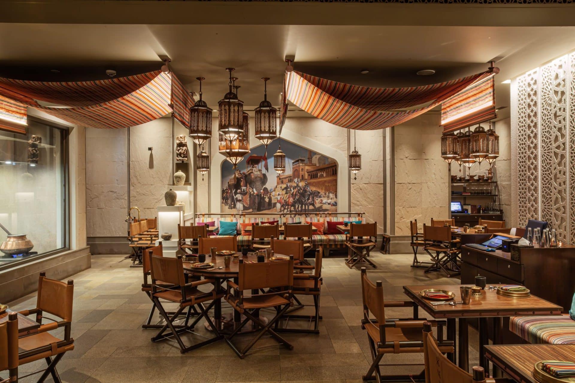 Loya at Taj Hotel New Delhi, by Fab Interiors: A masterpiece of ...