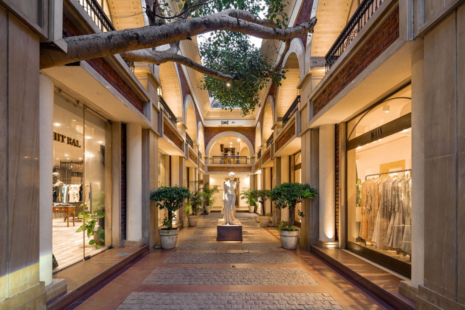 Kutub Boulevard: A luxury retail store design by Habitat Architects ...