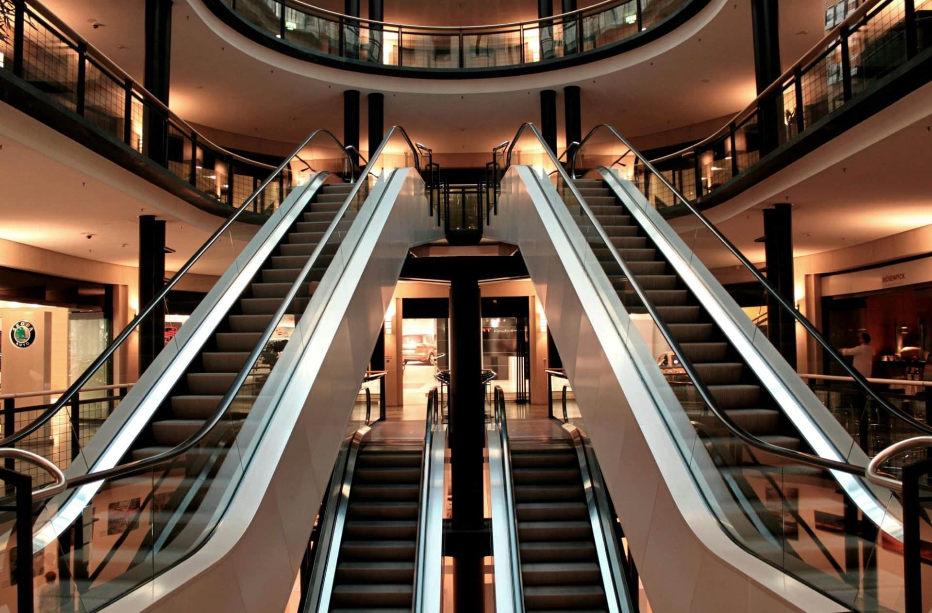 Evolution of retail space: Creating immersive and interactive shopping ...
