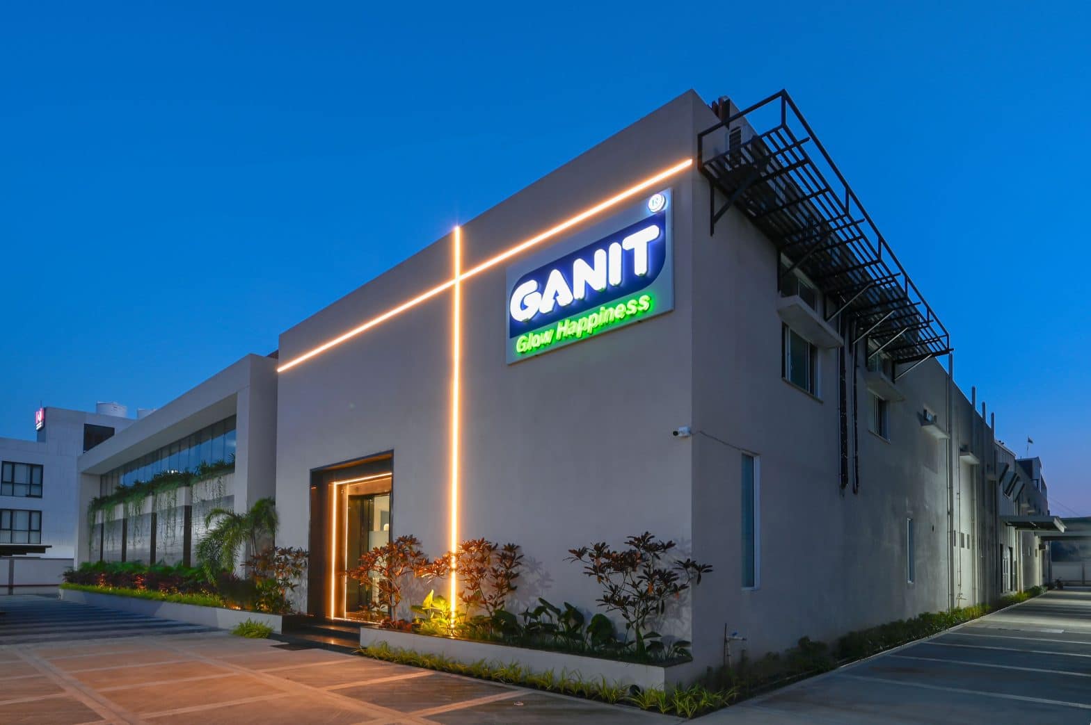 Driving bright hues in workspaces, Kii inc. designs Lyonesse Pictures ...