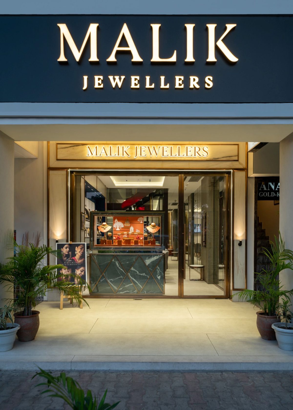 Transforming tradition: Malik Jewellers store design by Design Three ...